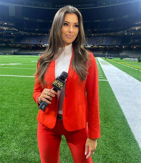 Aileen Hnatiuk Dubbed Hottest Woman Alive As NFL Reporter Wows In