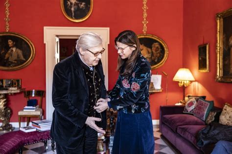 A Casa Di Vittorio Sgarbi La Scultura Con La Fellatio E La Cupola Del