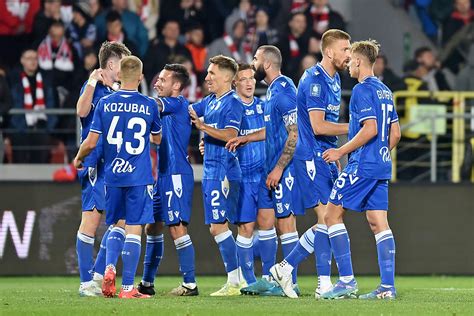 Lech Poznań wychodzi obronną ręką Radomiak zagroził ale komplet