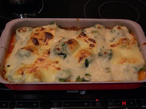 CAN JOAN I SARA BROCOLI GRATINADO CON SALSA DE TOMATE Y BECHAMEL