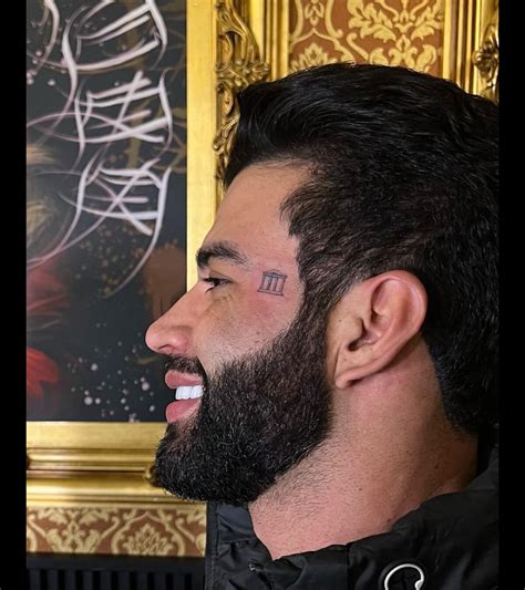 Foto Gusttavo Lima Tatuou Uma Coluna Grega No Rosto Que Tem Dois