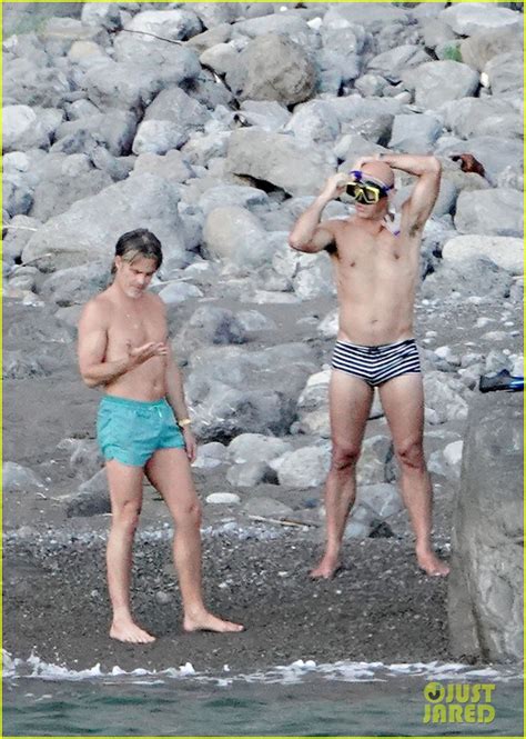 Photo Chris Pine Shirtless Amalfi Coast Boat Day 101 Photo 4970010