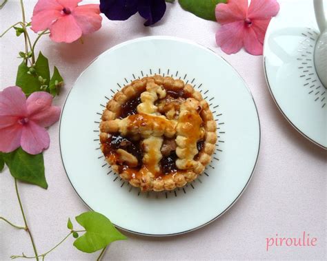Tartelettes à la confiture de raisins et aux noix linzer torte