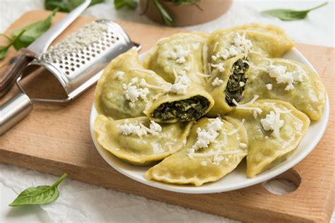 Pierogi Ze Szpinakiem I Serem Feta Przepis Na FajneGotowanie Pl