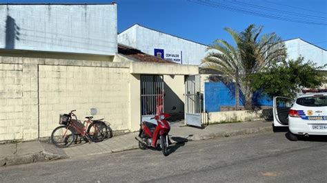 A Gazeta Dupla invade escola facão e assalta funcionárias em Linhares