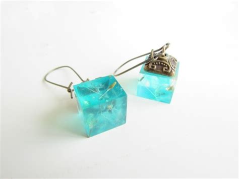 Bijoux en résine à fabriquer soi même tutoriel et 70 idées de modèles