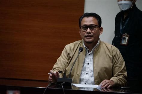 KPK Geledah Ruang Kerja Anggota BPK Pius Lustrilanang