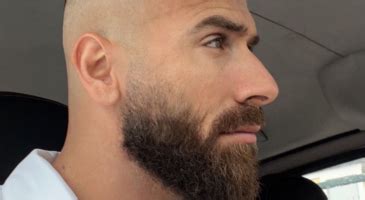 Bilal Hassani Le Chanteur En Couple Avec Une Star Du X