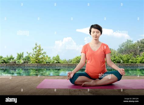 Pregnant Thai Woman Hi Res Stock Photography And Images Alamy