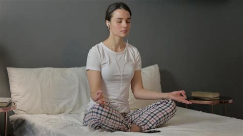 Cómo meditar en la cama antes de dormir Paso a paso