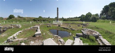 Imagen panorámica de las ruinas del Templo de Artemisa en Éfeso una de