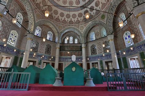 Ekrem Buğra Ekinci PARLAK BİR DURGUNLUK DEVRİ SULTAN III MEHMED