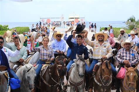 Ya se armo la fiesta Con la cabalgata urbana inició la Feria del