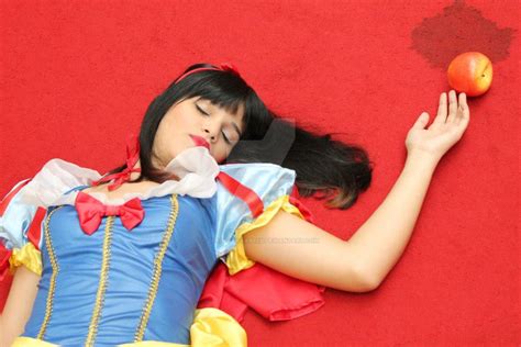 Cosplay Snow White By Cleopatraabreu On Deviantart