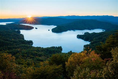 10 Best Lakes In South Carolina For A Sunny Escape