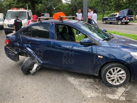 Aparatoso accidente deja un vehículo destrozado en el Bulevar Colosio