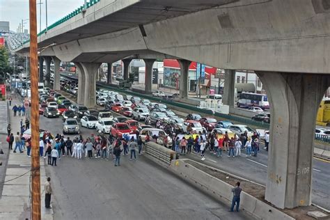 Bloqueo en Periférico Norte maestros protestan en Naucalpan