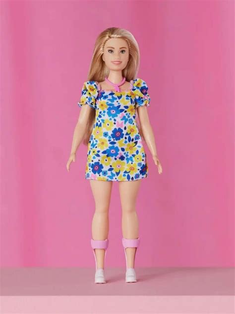 Mattel introduce la primera muñeca Barbie con Síndrome de Down