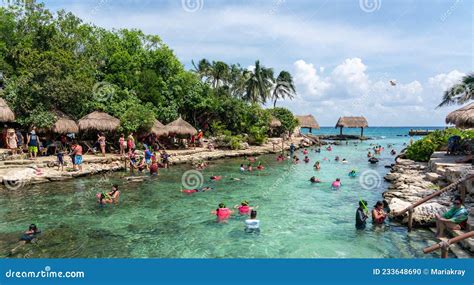 Cancún México 13 De Septiembre De 2021 Buceo Con Tubo En Xcaret Park