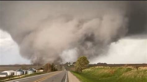 Múltiples tornados causan destrucción en Oklahoma José Cárdenas
