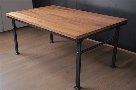Mesa De Jantar Reciclada Pernas De Metal E Tampo De Madeira Criada