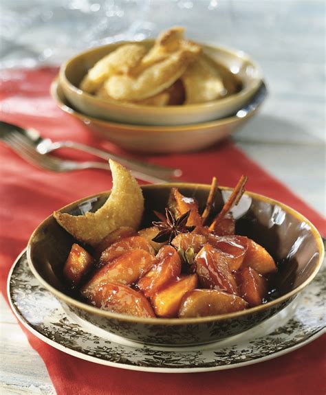 Recette des coings pochés au vin blanc et épices Marie Claire