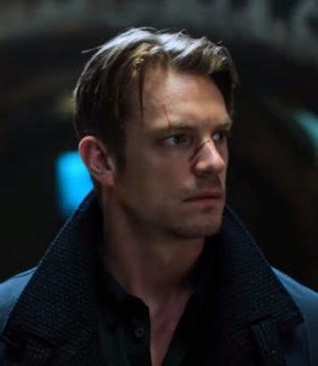 Joel Kinnaman As Takeshi Kovacs Altered Carbon Altered Carbon Joel
