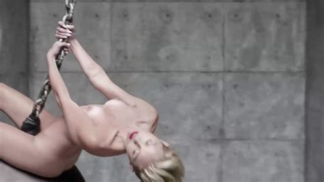Miley Cyrus Naked 32 Pics GIFs Video TheFappening