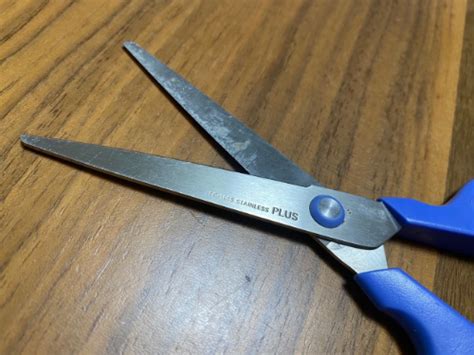 切れないハサミアルミホイルハンドクリームで復活