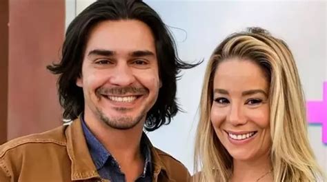 Danielle Winits exibe filho e se declara ao ex André presente