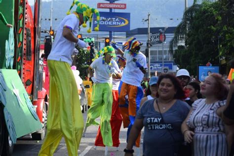 As Se Vivi El Gran Desfile De Carrozas De La Feria Juniana