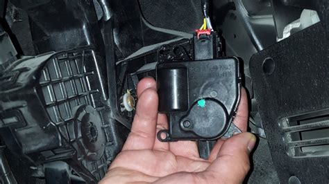 Ford Ranger Blend Door Actuator Removal