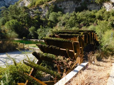 Fontaine De Vaucluse Une Balade Ressource Au Coeur Du Pays Des Sorgues