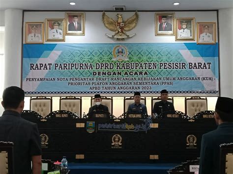 Rapat Paripurna Dprd Kabupaten Pesisir Barat Dengan Acara Penyampaian