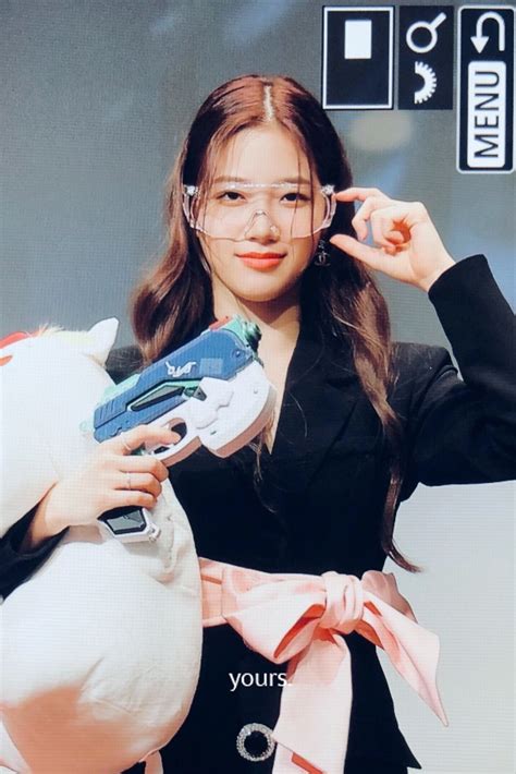 yours on Twitter 220602 LESSERAFIM 르세라핌 카즈하 KAZUHA https t co
