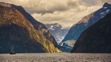 4K Mountains Ship Water Landscape New Zealand Snow 4K Nature