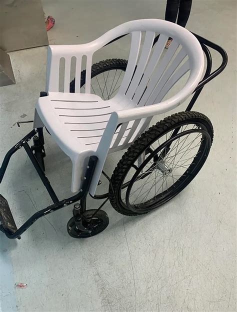Ce Dispositif Accessible Transforme Les Chaises De Jardin En Fauteuils