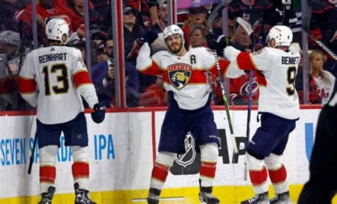 Séries éliminatoires de la LNH Matthew Tkachuk mène les Panthers canada