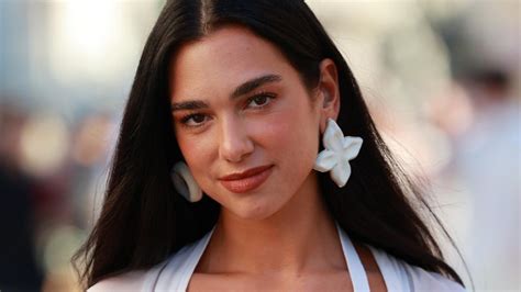 Dua Lipa Est Magnifique Dans Une Robe Blanche Le Jour Du Mariage De Son