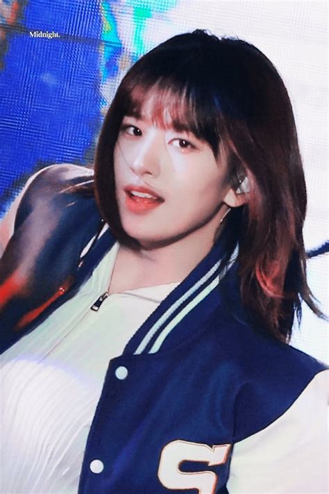 丁輝人的烤雞帽 on Twitter RT unnie hi 230503 유진이 뭘까 진짜 약간 촉쵹하면서 대잘났음