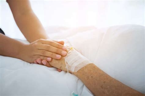 Soins palliatifs à domicile tout ce qu il faut savoir 2025