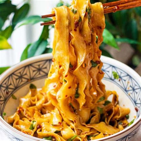 10 Minute Garlic Chili Oil Noodles Cookerru
