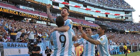 Messi empató a Batistuta como el máximo goleador de Argentina Solo