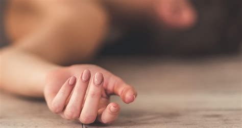 O fată de 16 ani a murit la petrecerea pe care o organizase în propriul