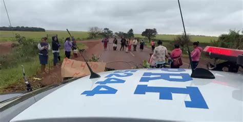 Grupo de indígenas bloqueia o anel viário e a BR 463 entre Dourados e