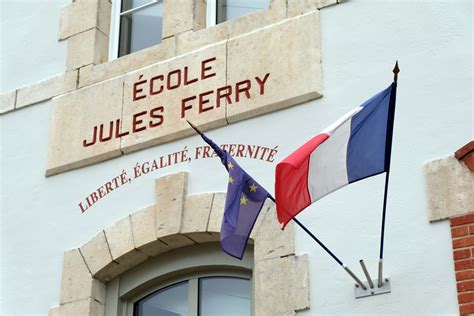 La laïcité à l épreuve dans les écoles de la République