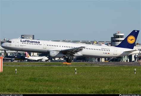D AIRL Lufthansa Airbus A321 131 Photo by Björn Huke ID 879522