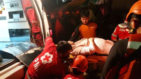 Ibu Hamil Hendak Melahirkan Terjebak Banjir 1 5 Meter Di Tangerang