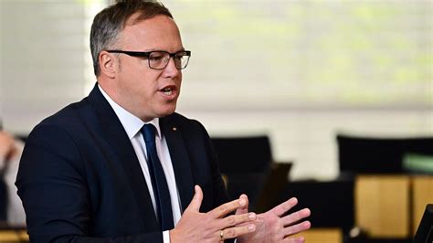 Neue Bundesländer CDU Politiker will mehr Steuern von West Konzernen