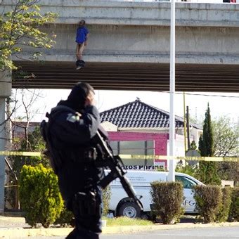 Encontraron Cad Veres Colgados De Un Puente En Una Zona De M Xico